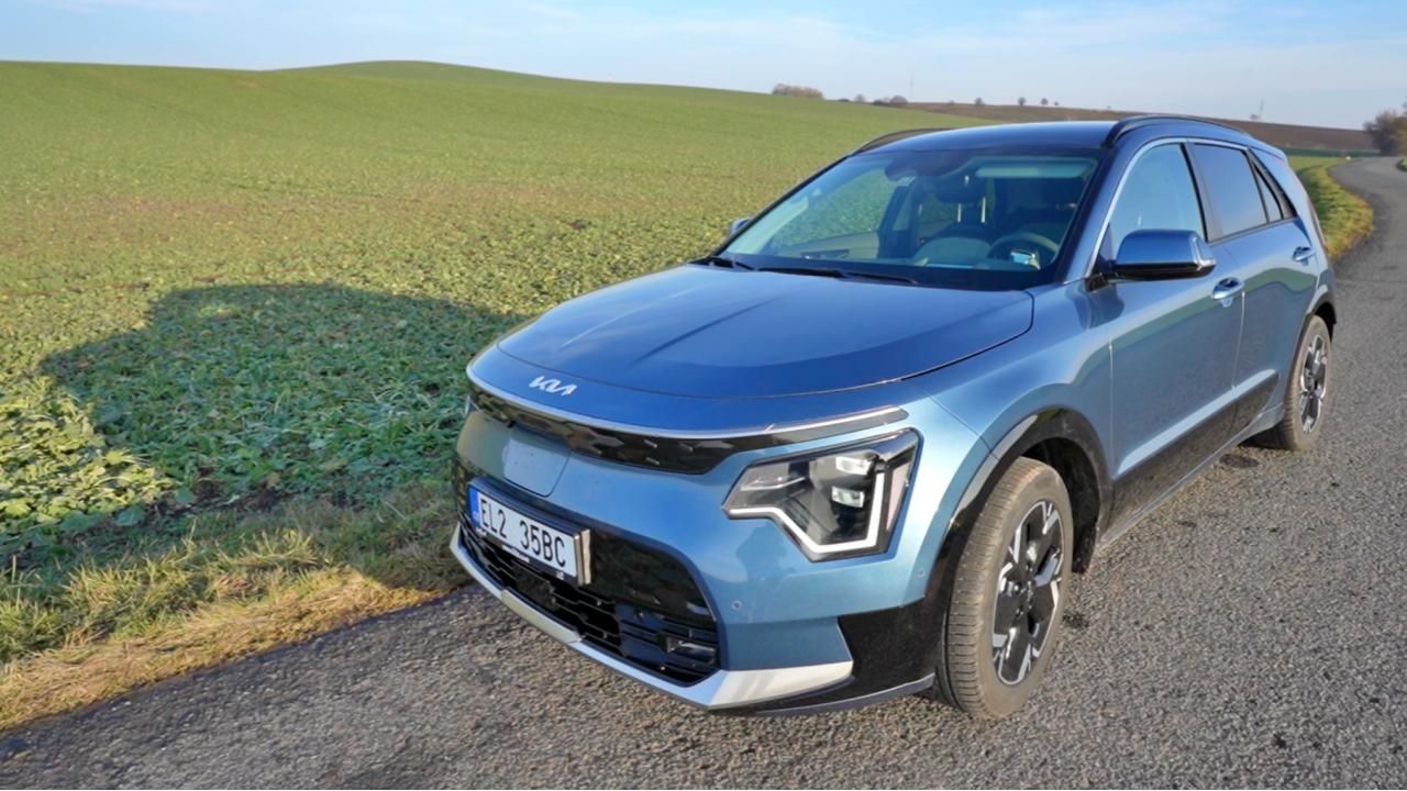 Kia Niro EV | 2. generace korejského crossoveru v dvoutýdenním zimním ...