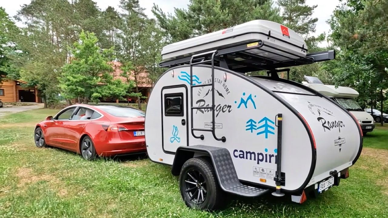 Tesla 3 s karavanem | Stream